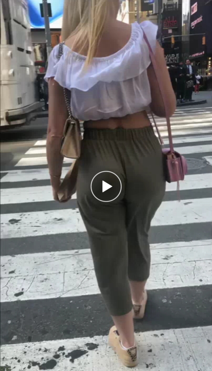 jiggly ass - Candid Teens