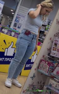 Loose Jeans candid girl at mall - Candid Teens