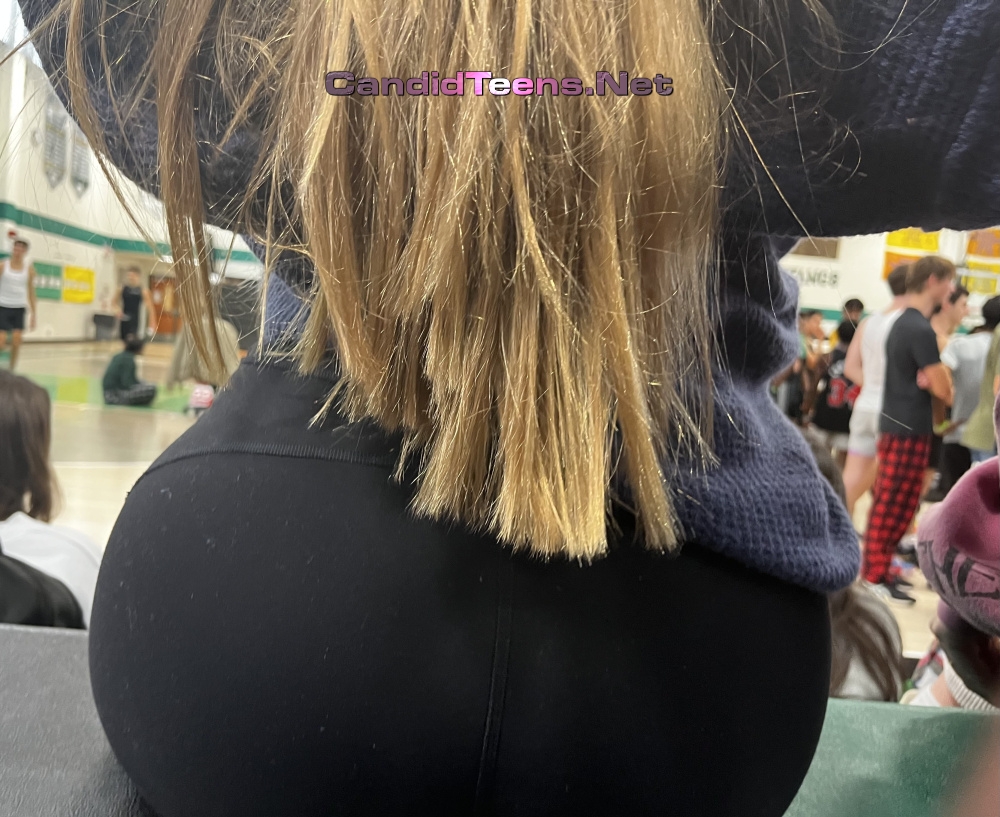 Hs teen bendover ass in tight black lulu Legging - Candid Teens