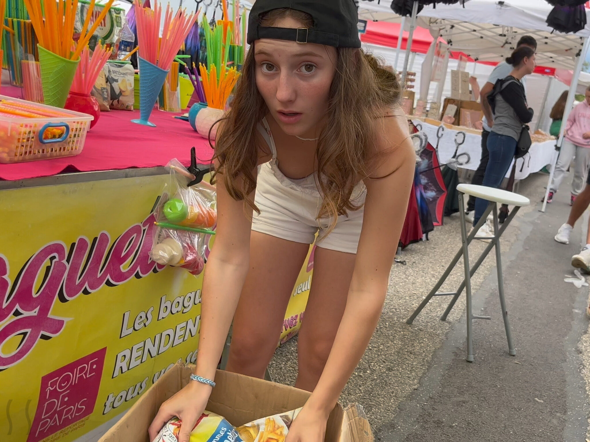 Busted face teen boobs creepshot - Candid Teens