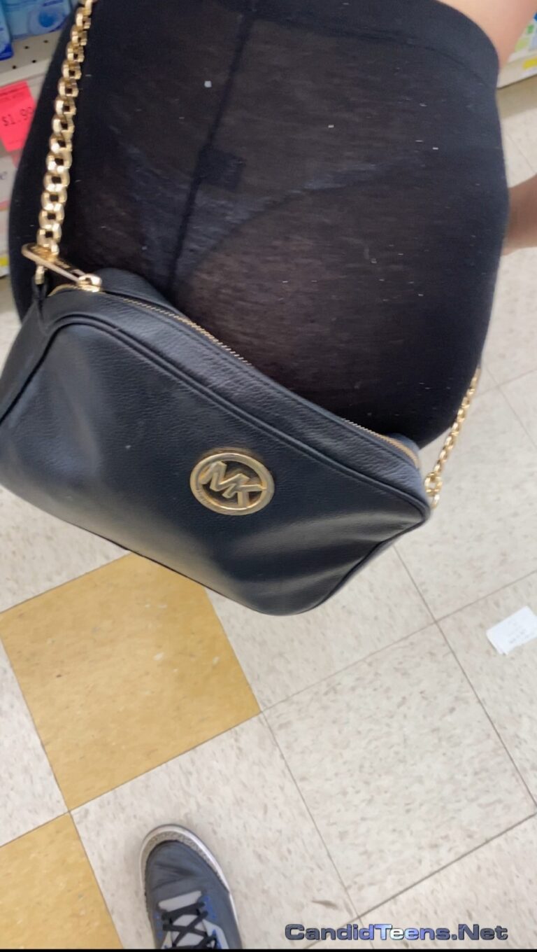 Visible Panty lines candid ass in black leggings - Candid Teens