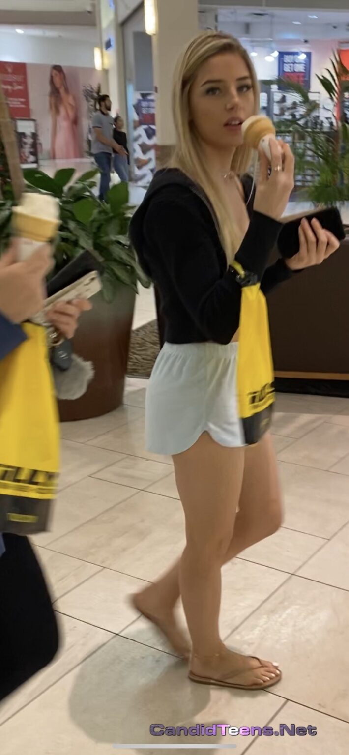 Hot blonde girl in shorts creepshot - Candid Teens