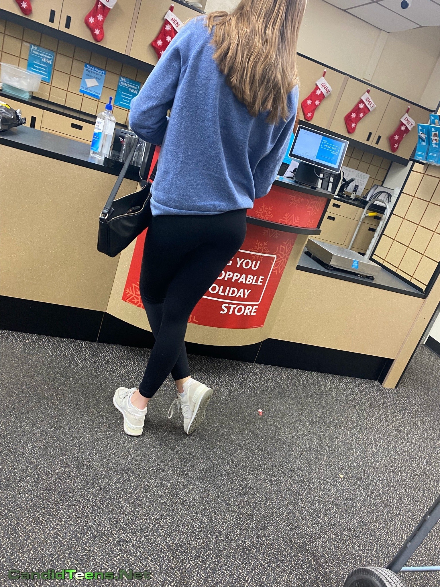Blonde teen ass in leggings store creepshot - Candid Teens