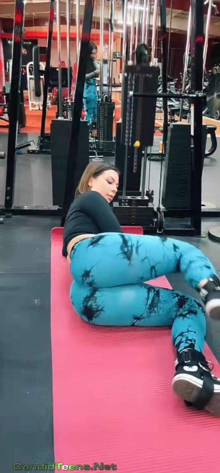 Gym Brunette Thick Candid Ass In Legging Candid Teens