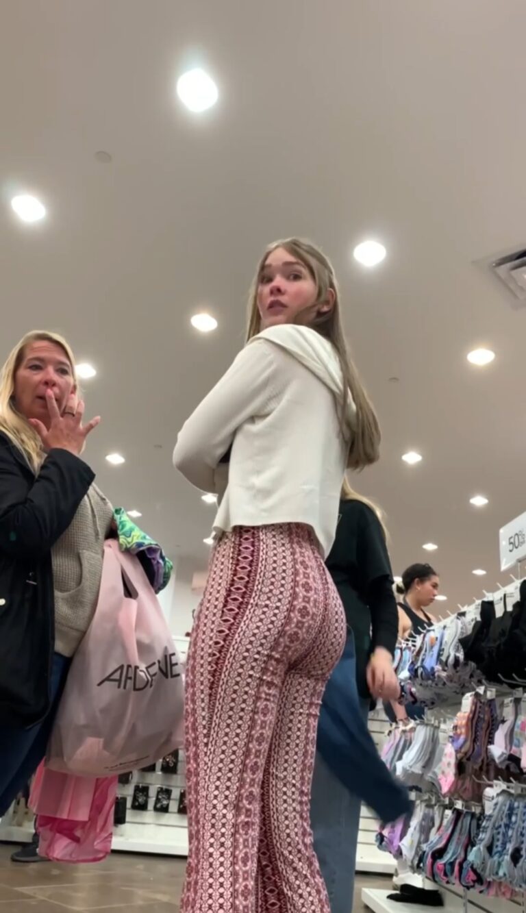 Most wanted teen ass creepshot - Candid Teens
