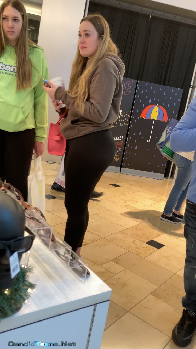 Big booty sexy girls in lulu leggings creepshot - Candid Teens