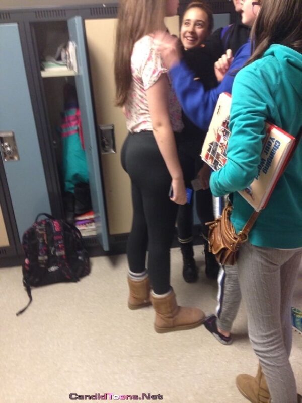 19 yr Bubble butt young teen creepshot - Candid Teens