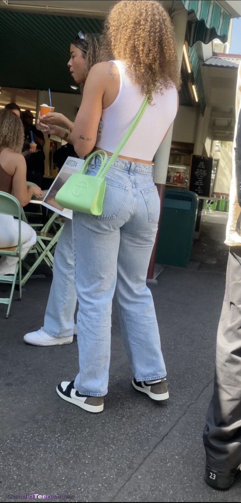 Juicy Booty in loose jeans creepshot - Candid Teens