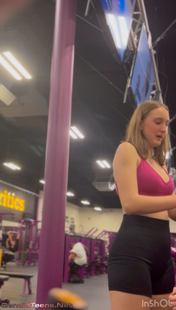 Tall & short sexy Gym teens creepshot - Candid Teens