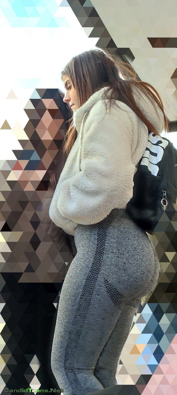 Sexy Bubble Buttocks Teen In Leggings Candid Teens