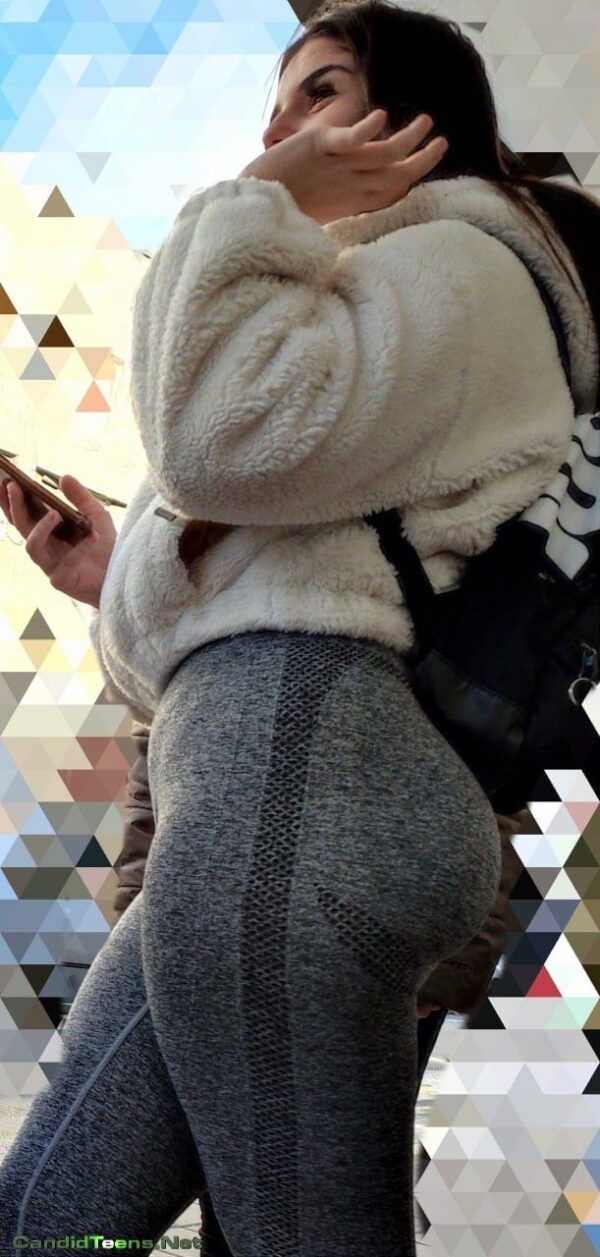 Sexy Bubble Buttocks Teen In Leggings Candid Teens