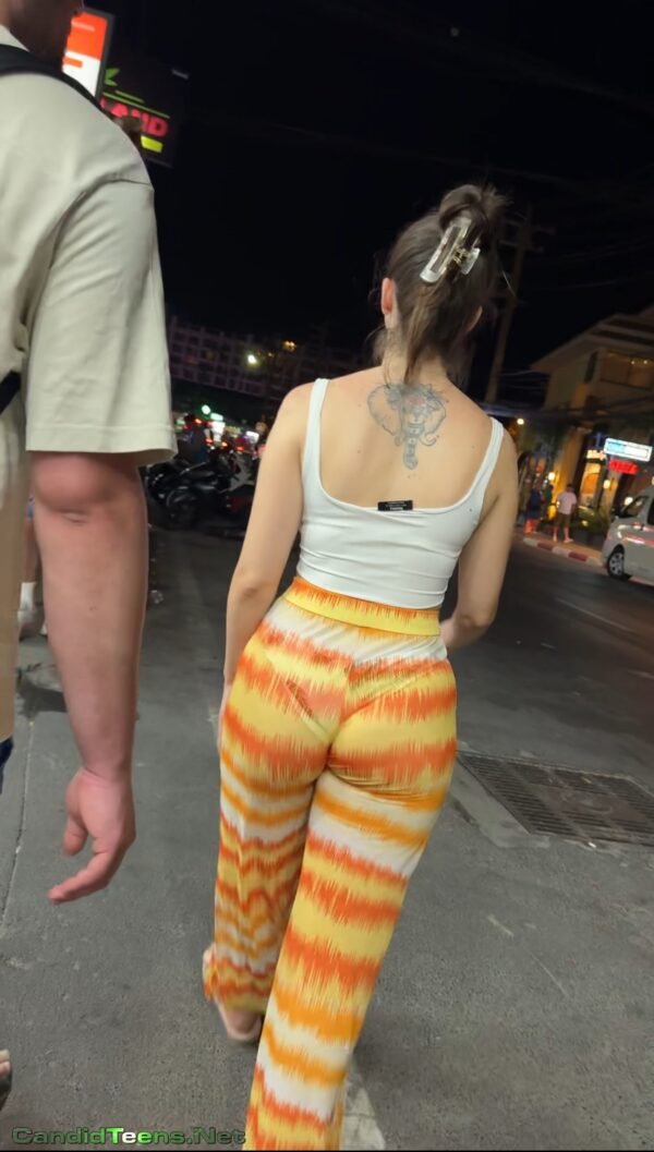 Amazing vpl butt girl street candid - Candid Teens
